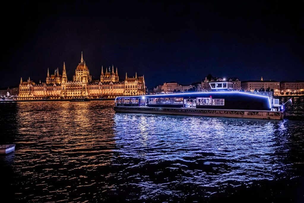 Budapest Sightseeing Cruise – Stunning Boat Tour | PurpleLiner