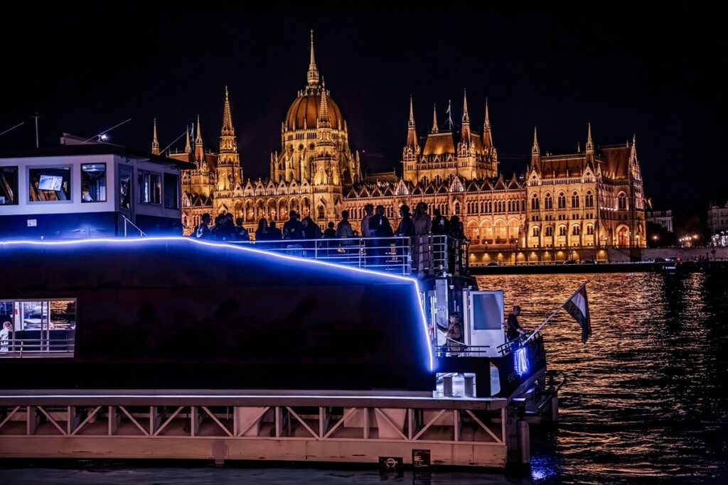 Budapest Sightseeing Cruise – Stunning Boat Tour | PurpleLiner